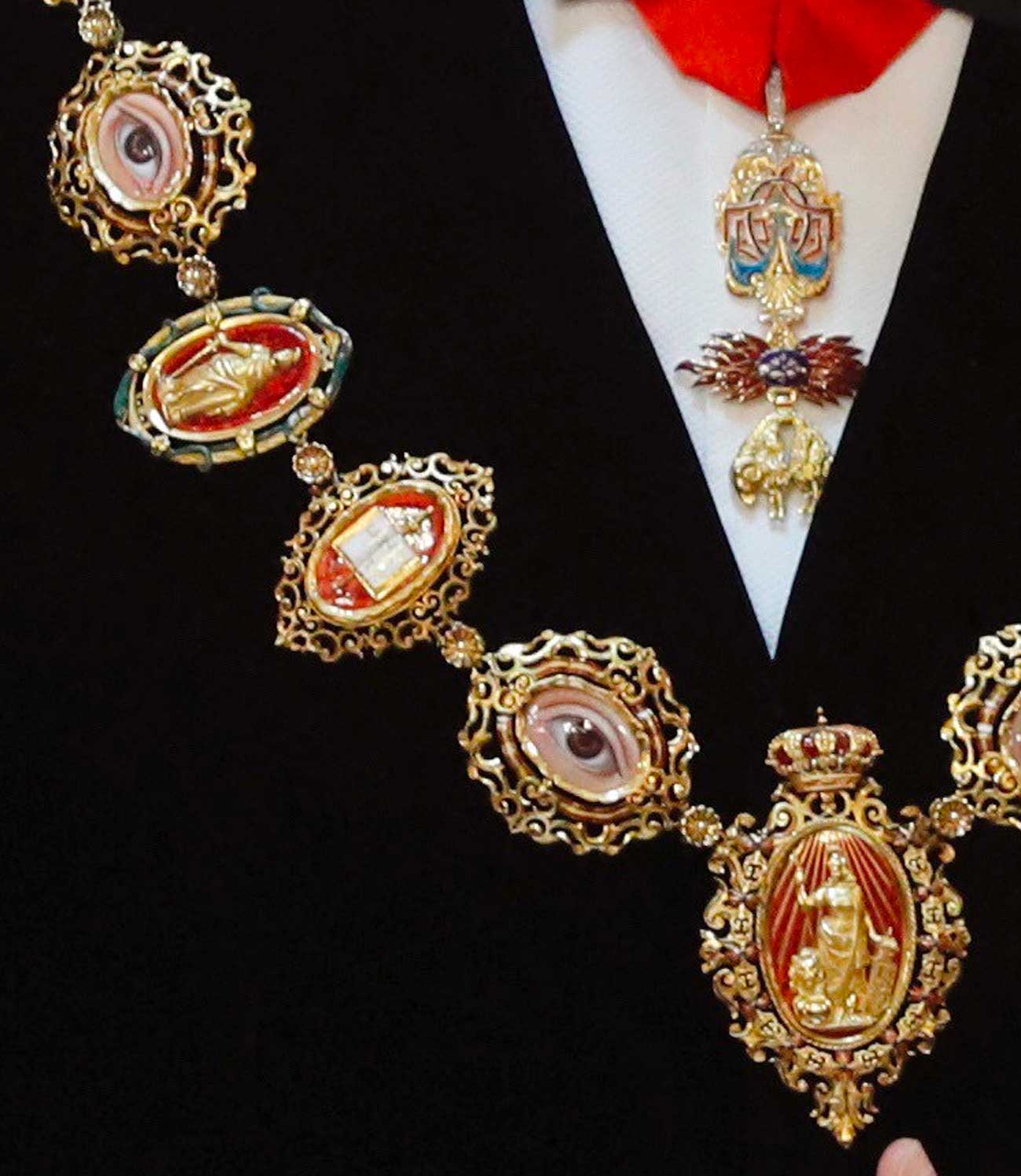 Le roi Felipe porte exceptionnellement le Grand collier de Justice en ...