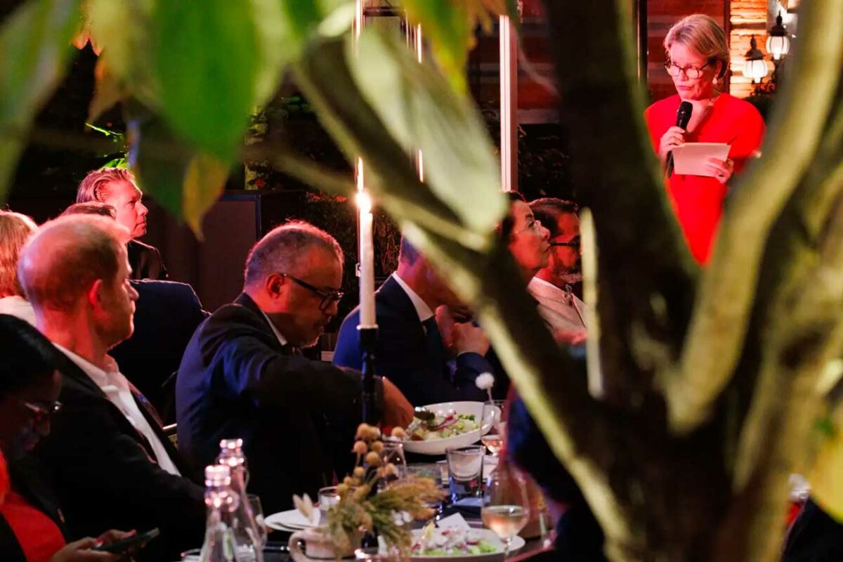 La rencontre inattendue de la reine Mathilde et du prince Harry à New York