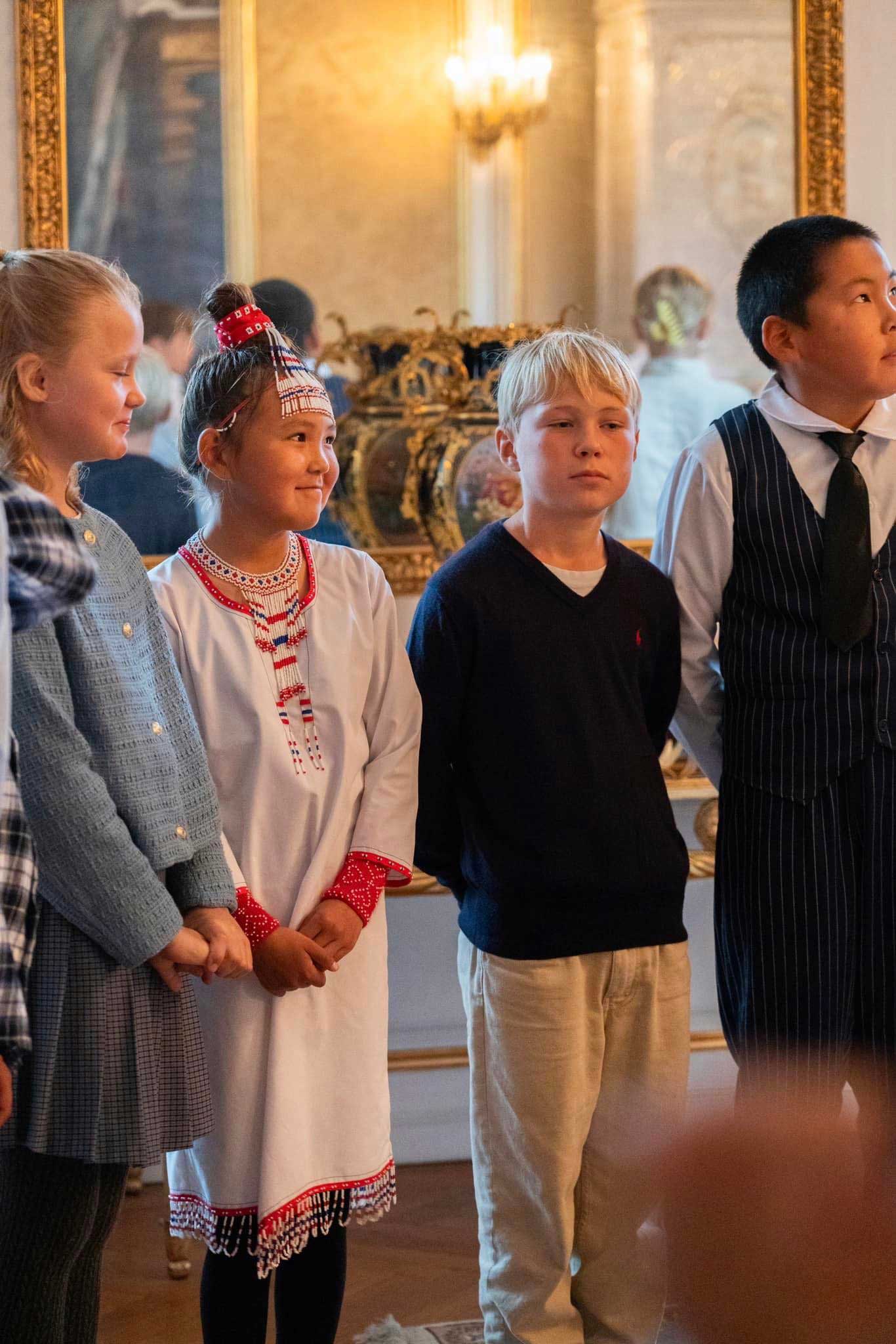 La princesse Benedikte accueille des enfants du Groenland à Copenhague