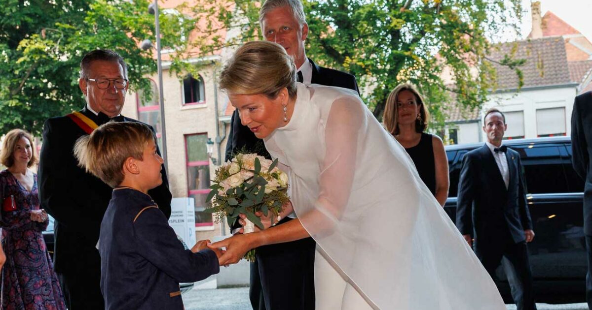 La reine Mathilde en délicatesse et le roi Philippe en smoking lors d ...