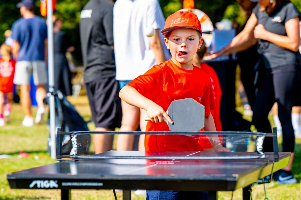 Une journée sportive et pleine de peps pour le prince Oscar et son papa