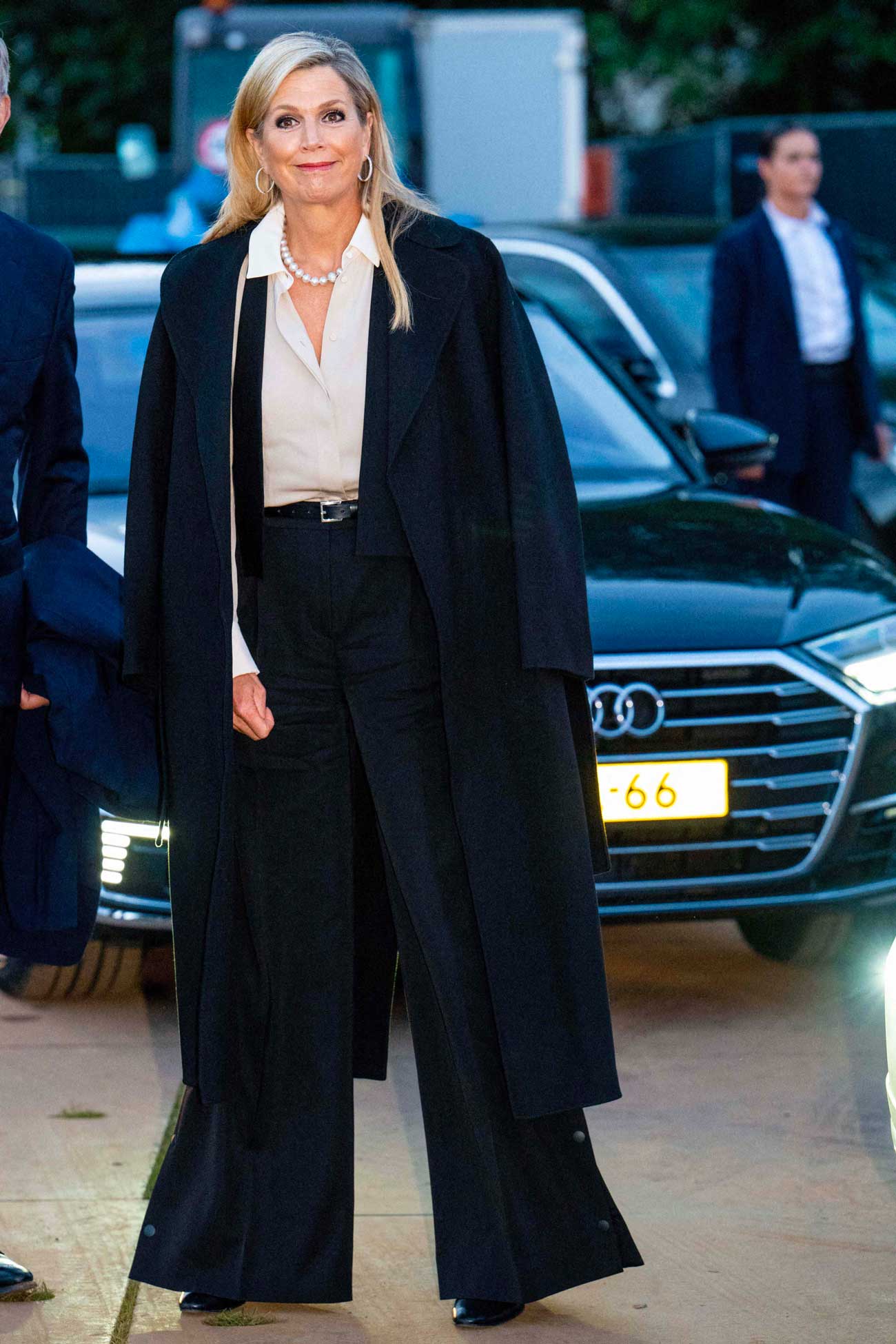 La reine Máxima élégante en Max Mara noir et blanc pour assister à un ...