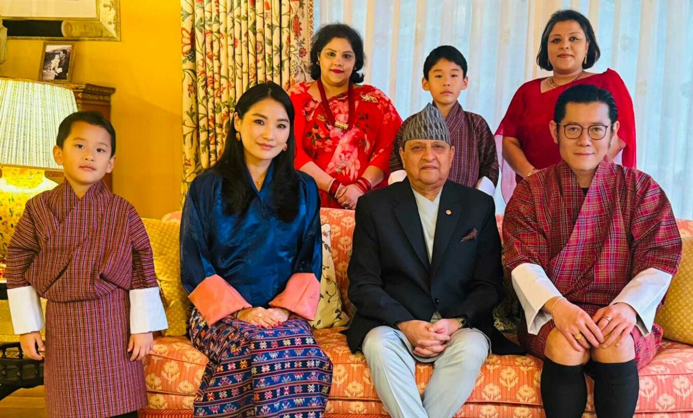 Les deux familles royales de l'Himalaya réunies : le dernier roi du ...