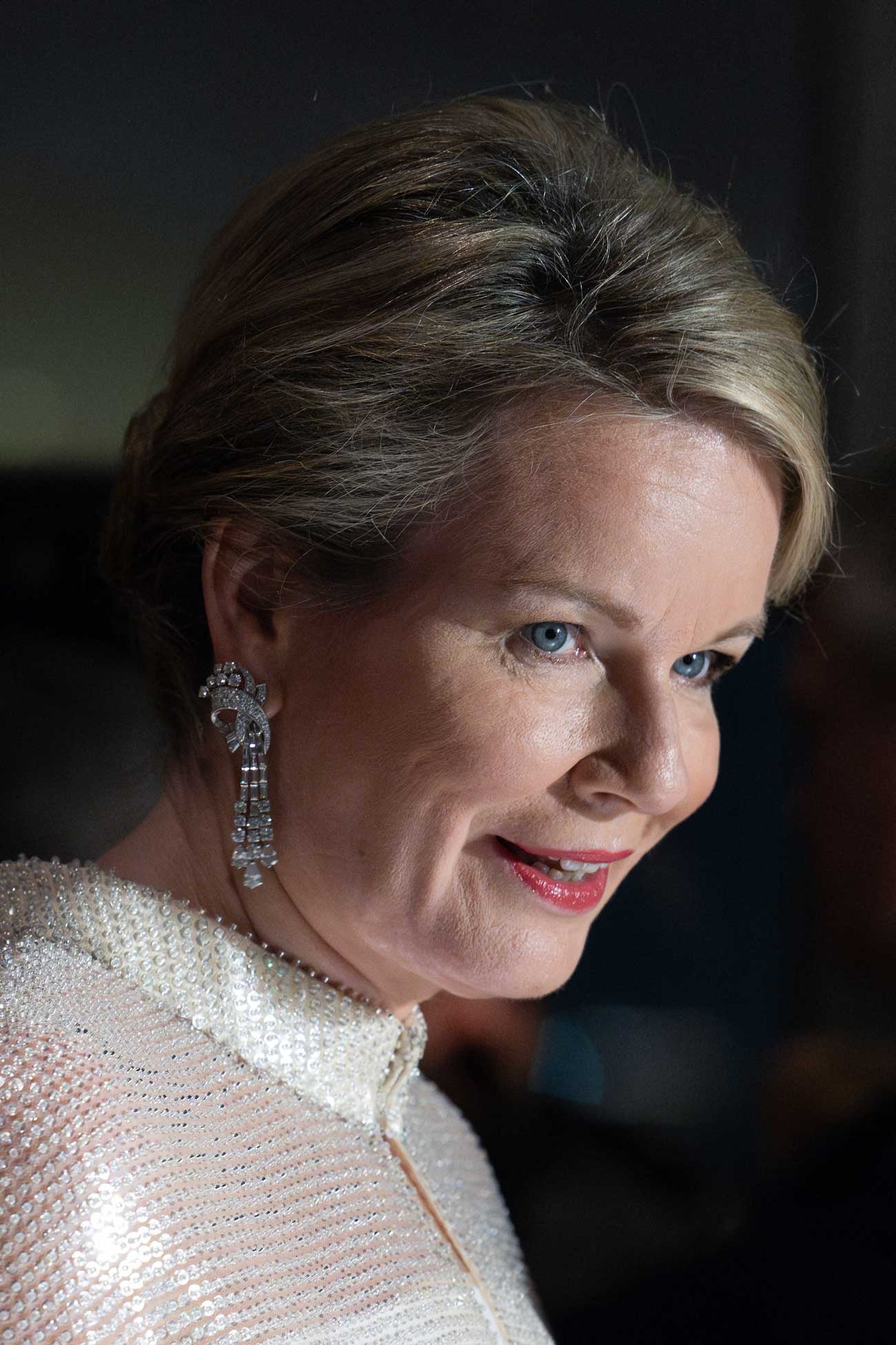 La reine Mathilde brillante au Centre Pompidou avec le roi Philippe et ...