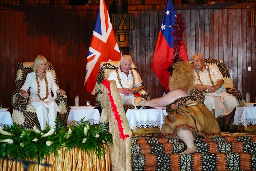 Le souverain samoan accueille le roi Charles III lors d'une ...