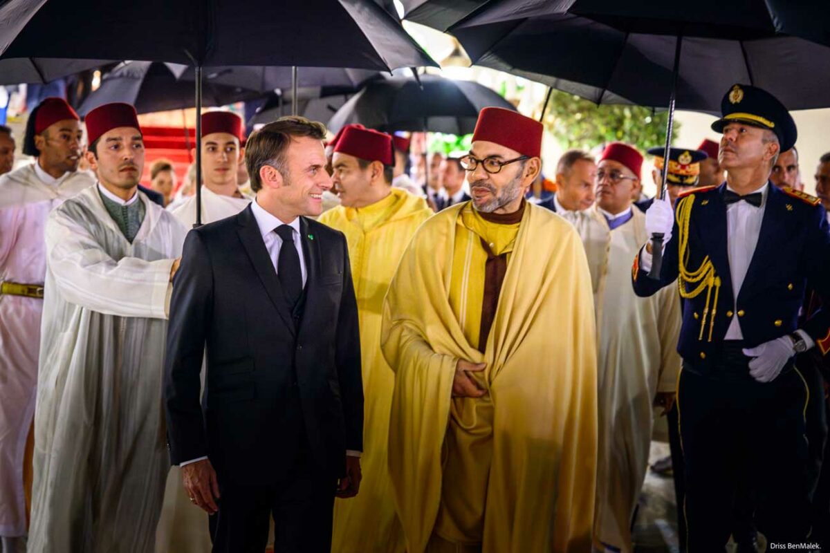 La famille royale du Maroc au complet à table avec Emmanuel et Brigitte Macron pour un dîner ...