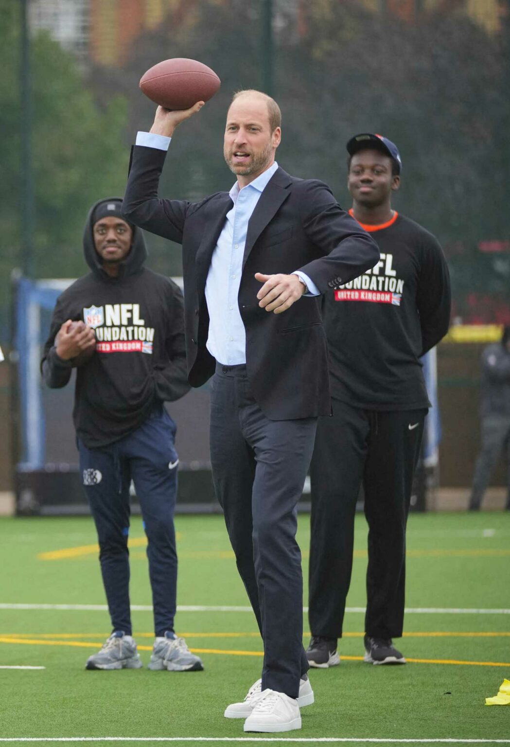 Le prince William s'initie au flag football avec des jeunes qui ...