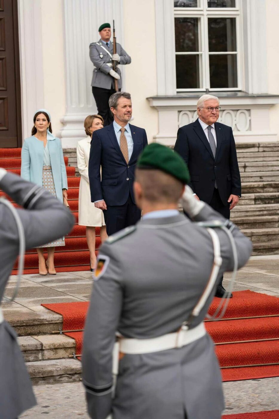 Le roi Frederik X et la reine Mary débutent leur visite d'État ...
