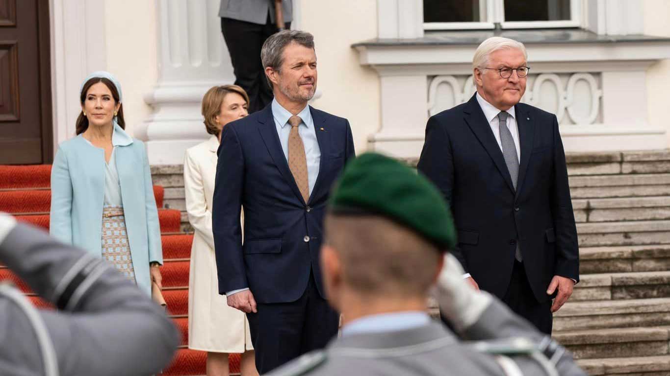 Le roi Frederik X et la reine Mary débutent leur visite d'État ...