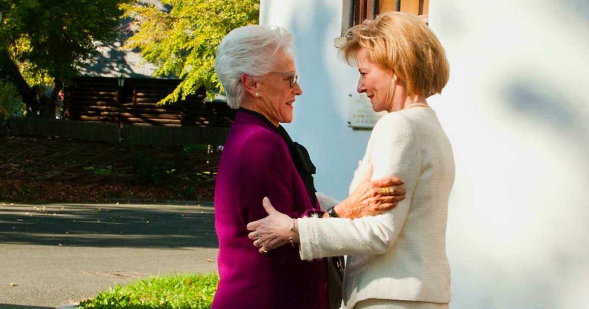 La princesse Muna de Jordanie accueillie au palais Elisabeta par ...