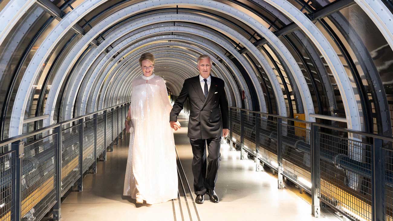 La reine Mathilde brillante au Centre Pompidou avec le roi Philippe et ...