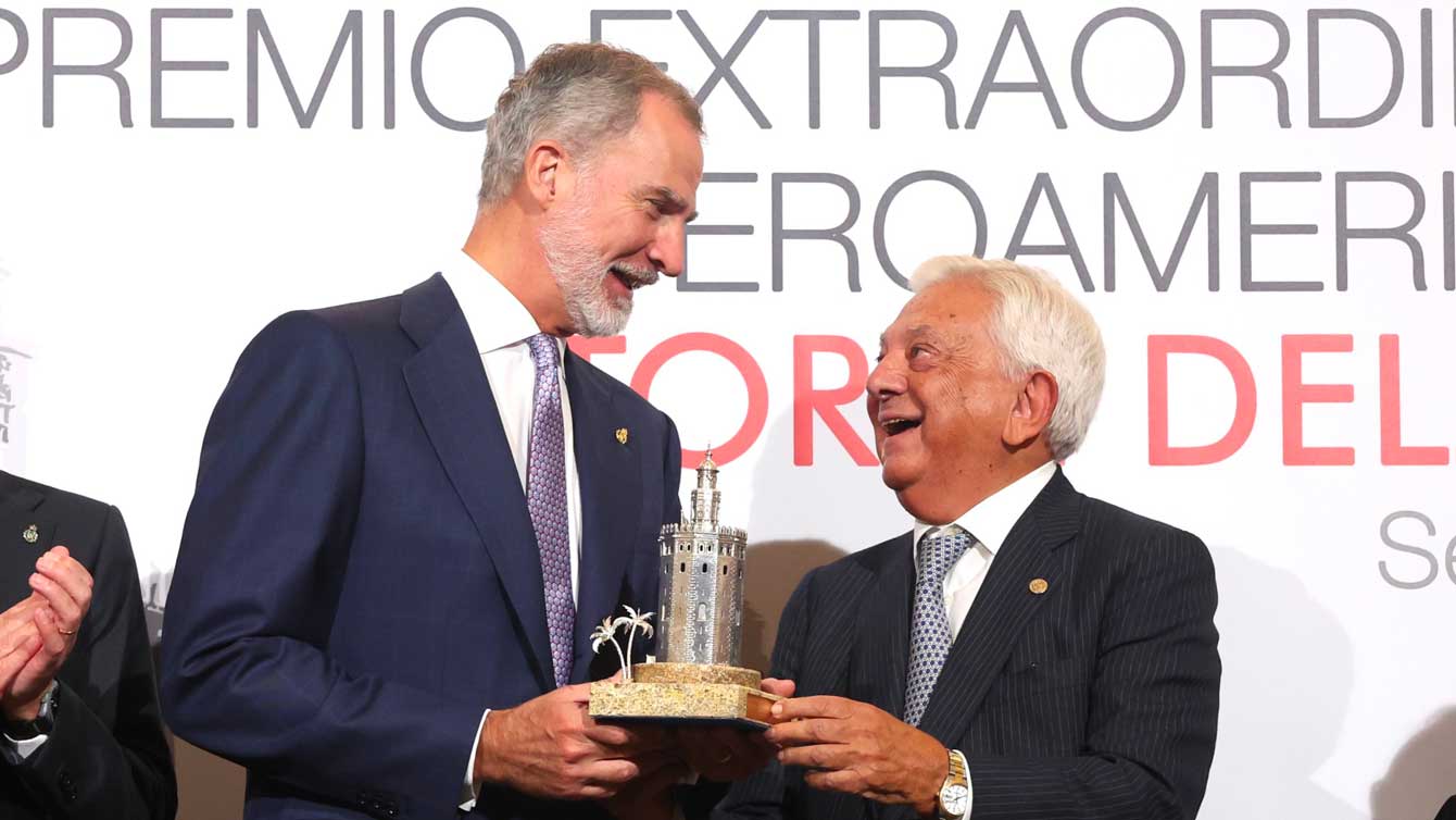 Le roi Felipe reçoit la Tour de l'Or pour son dévouement envers les ...