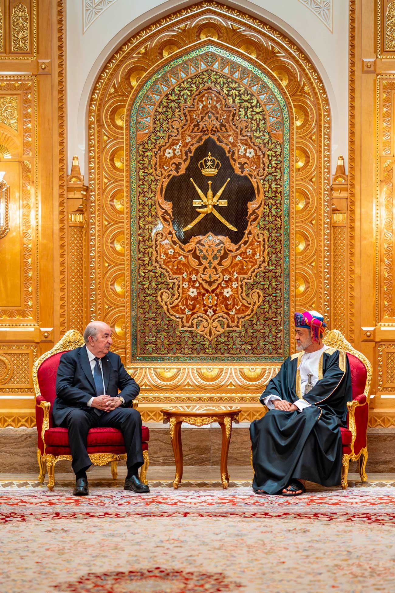 Le sultan d'Oman distingue le président Tebboune de la plus haute ...