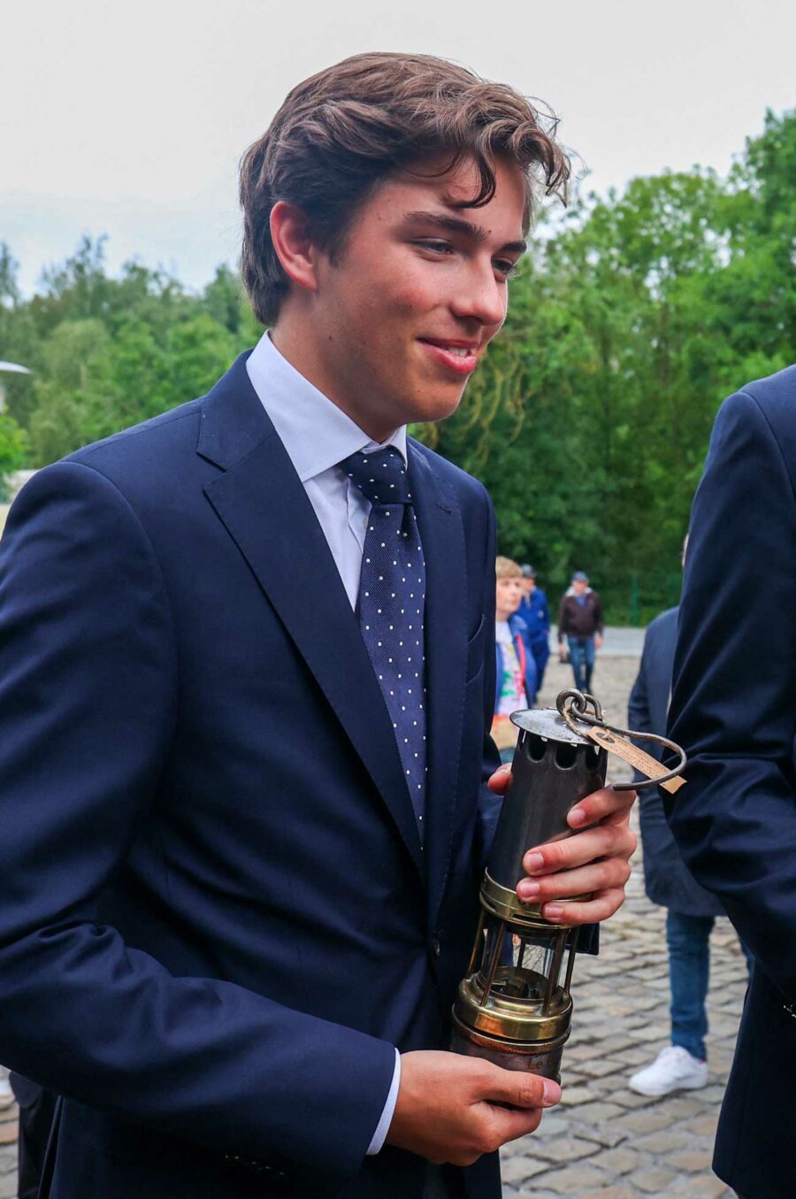 Le prince Aymeric abandonne l'armée : son jumeau poursuit sa formation ...