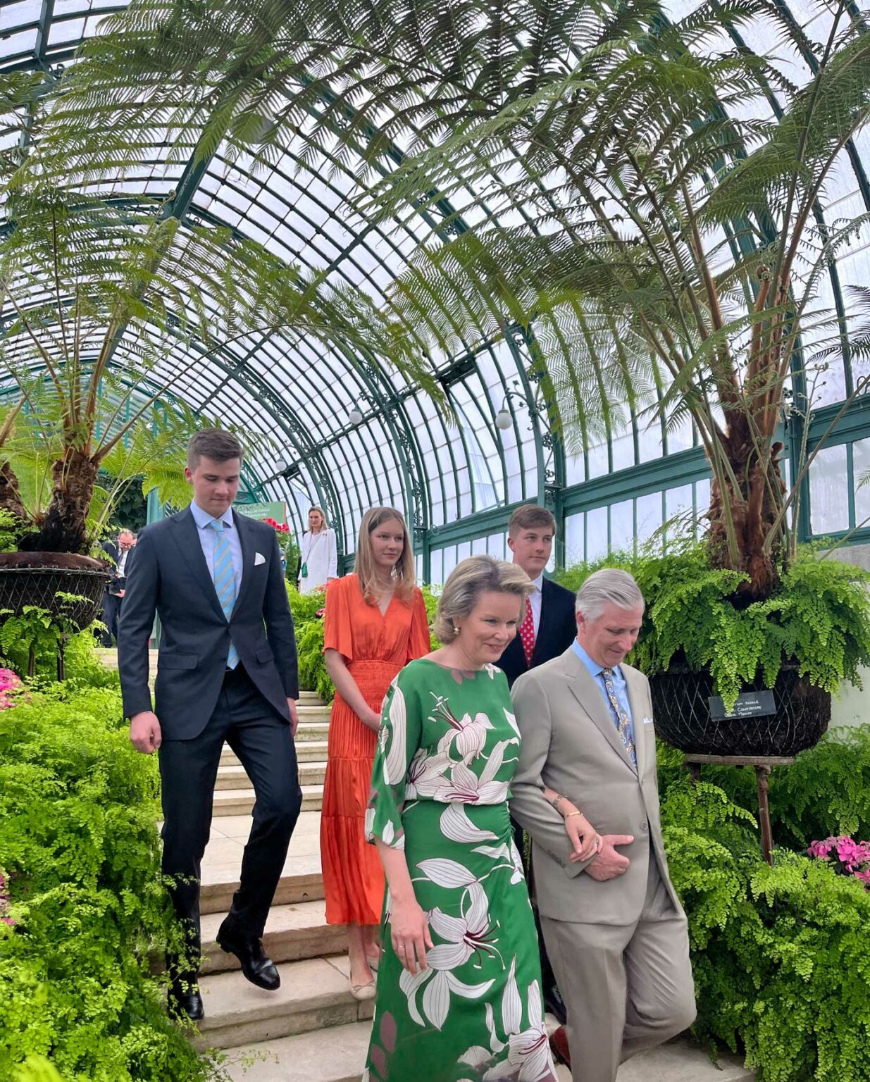 Le prince Emmanuel pose dans les Serres royales pour ses 19 ans