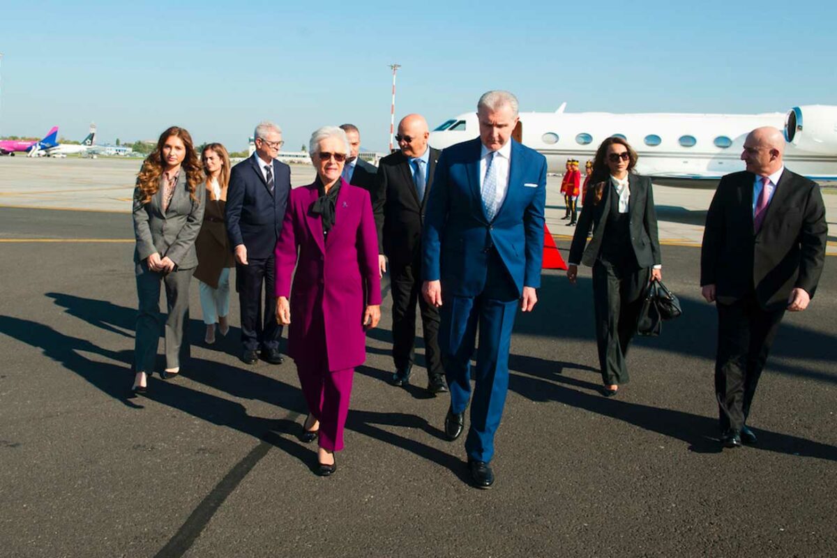 La princesse Muna de Jordanie accueillie au palais Elisabeta par ...