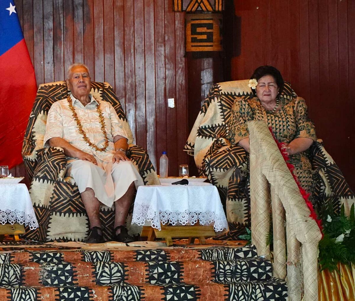 Le souverain samoan accueille le roi Charles III lors d'une ...