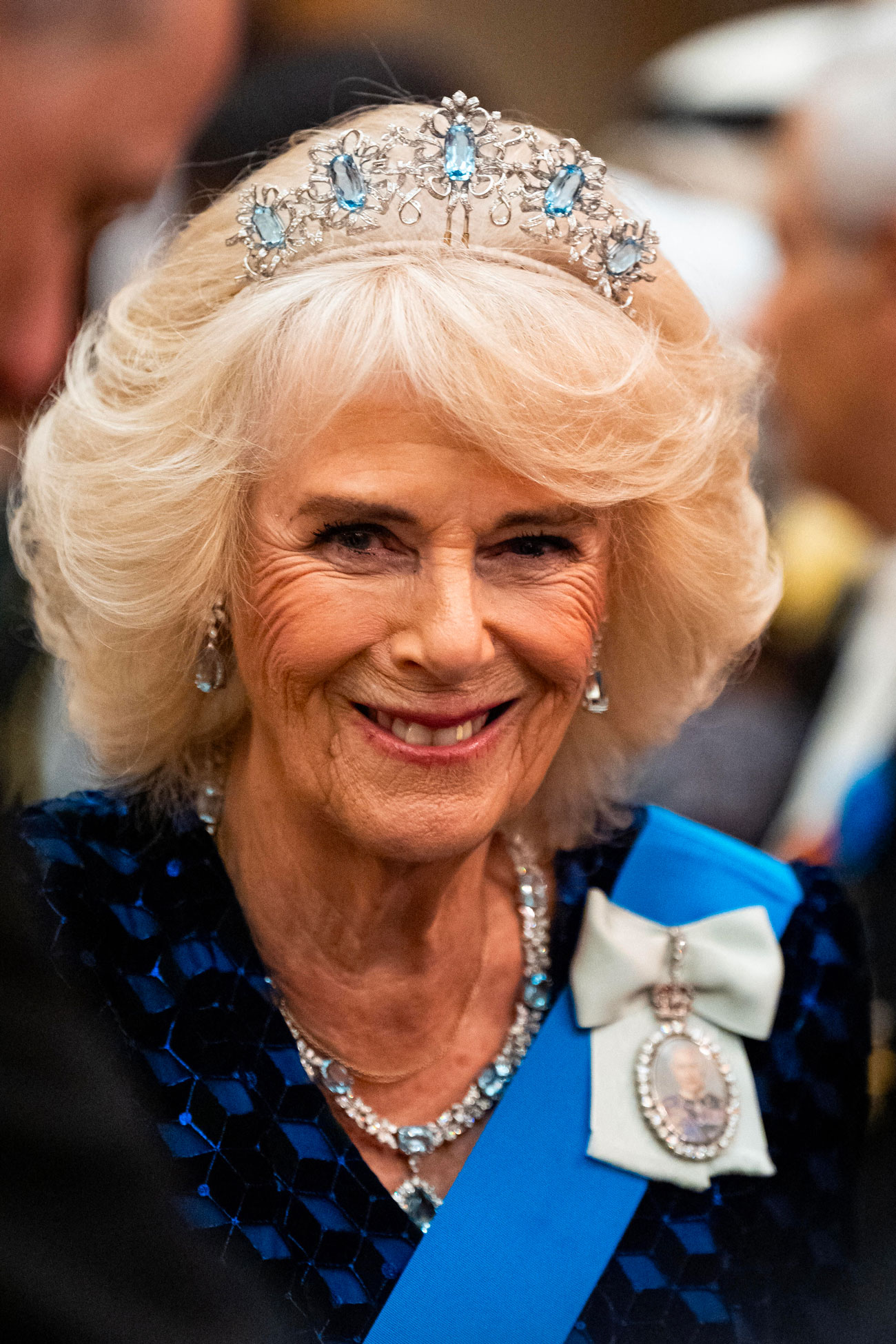La reine Camilla porte le très rare diadème de la reine Elizabeth II en ...