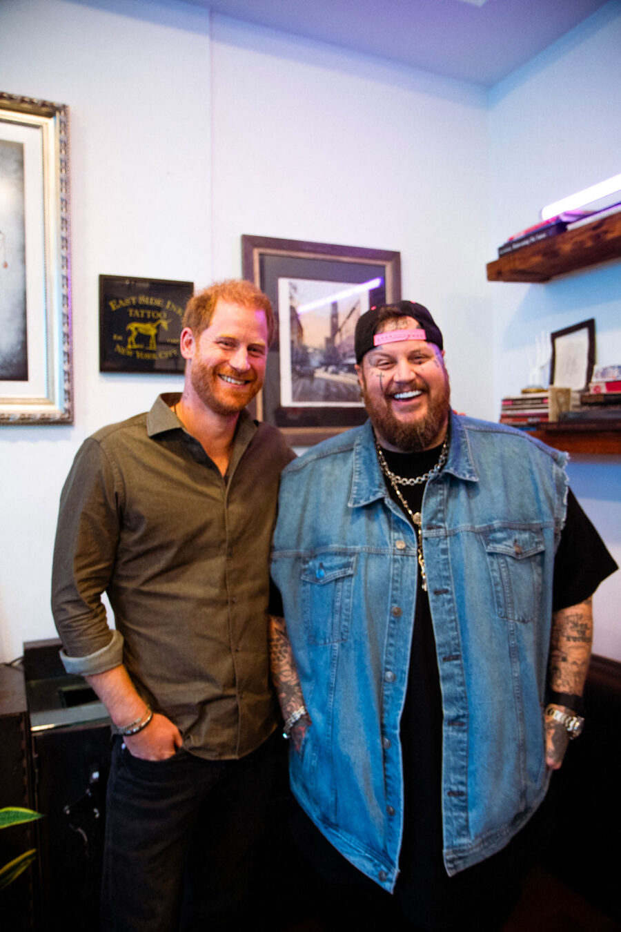 Le prince Harry se fait tatouer par Jelly Roll... dans un sketch pour ...