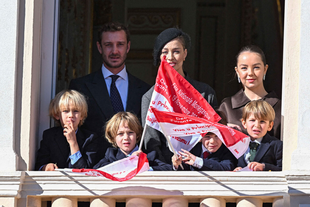 La princesse Caroline heureuse grand-mère avec ses sept petits-enfants ...