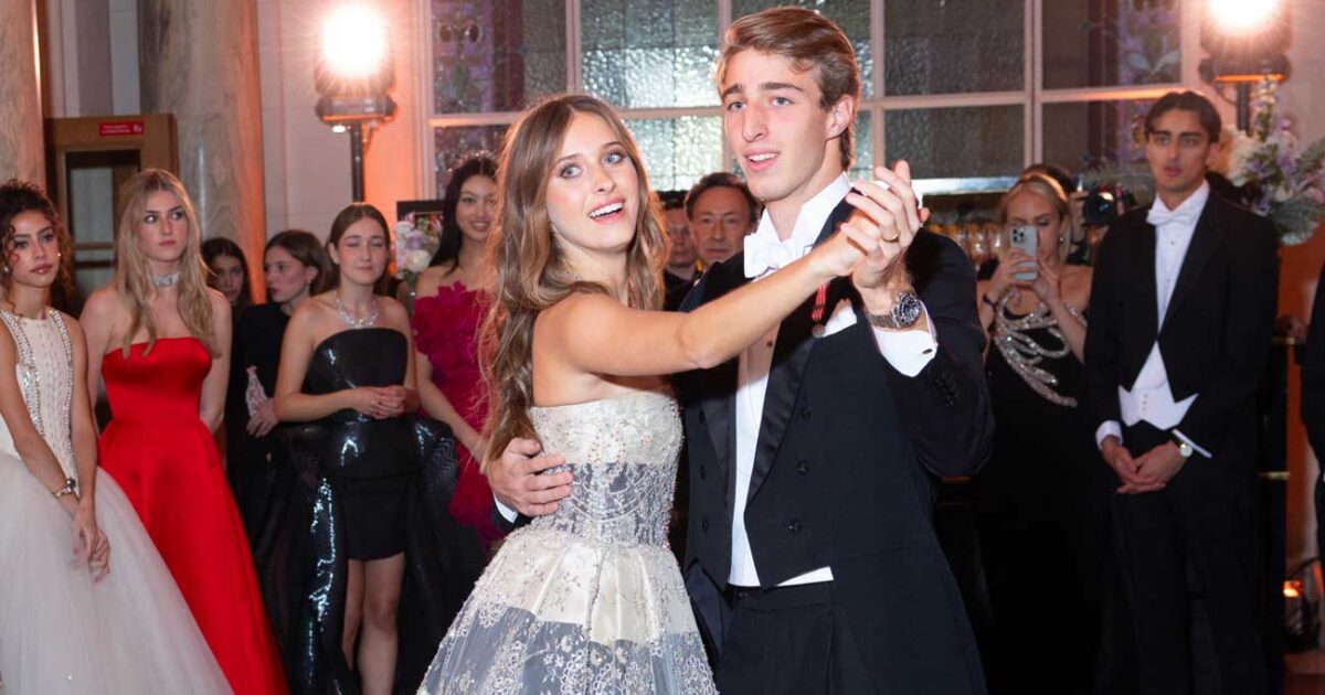 La petite-fille de Sophia Loren valse avec le comte Alberico di ...