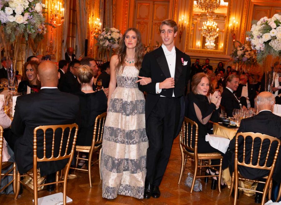 La petite-fille de Sophia Loren valse avec le comte Alberico di ...