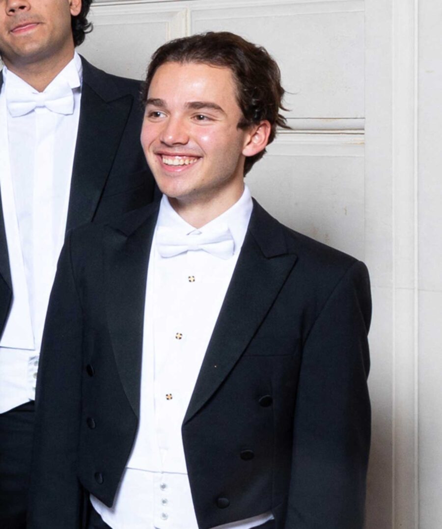 Une descendante des tsars et du prince Youssoupov au bras du prince ...