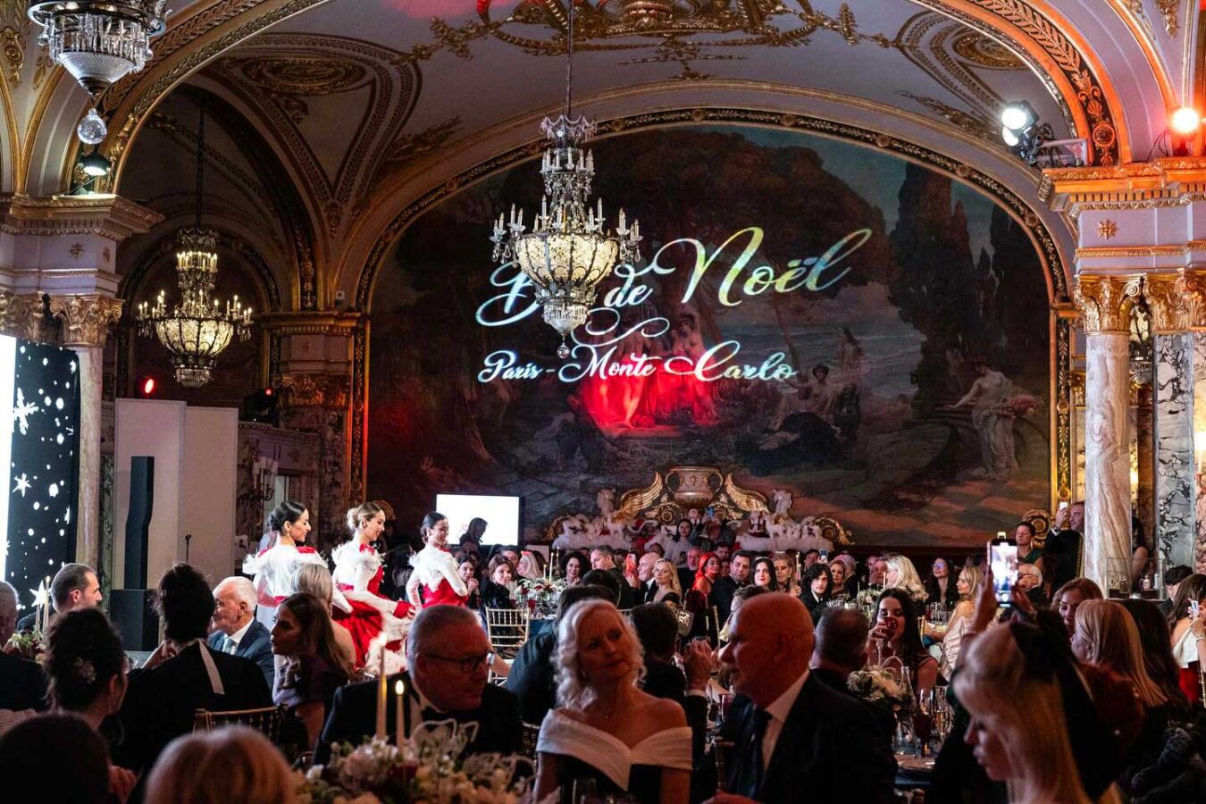 La princesse Charlène au Bal de Noël de sa fondation sur le thème de Paris