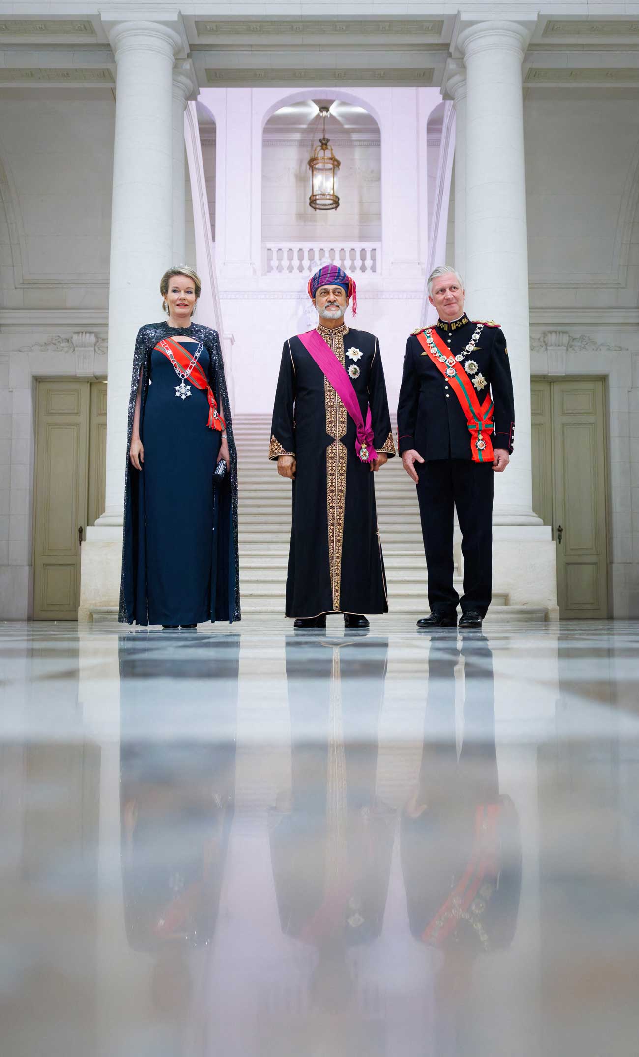 La reine Mathilde porte le délicat diadème Wolfers et le roi Philippe ...