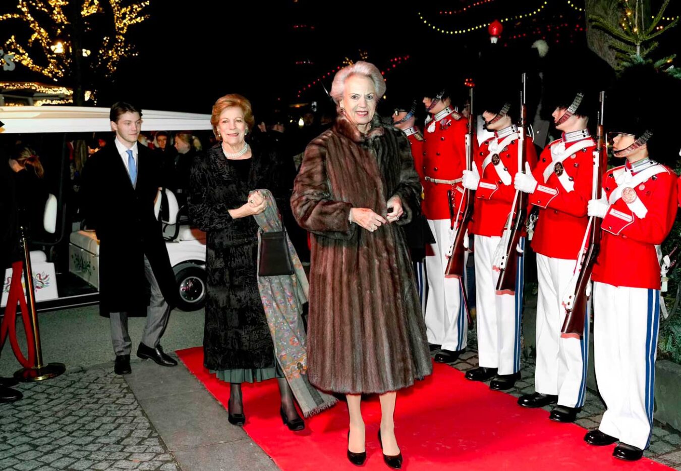 La reine Anne-Marie, la reine Sonja et les petits-enfants de la reine ...