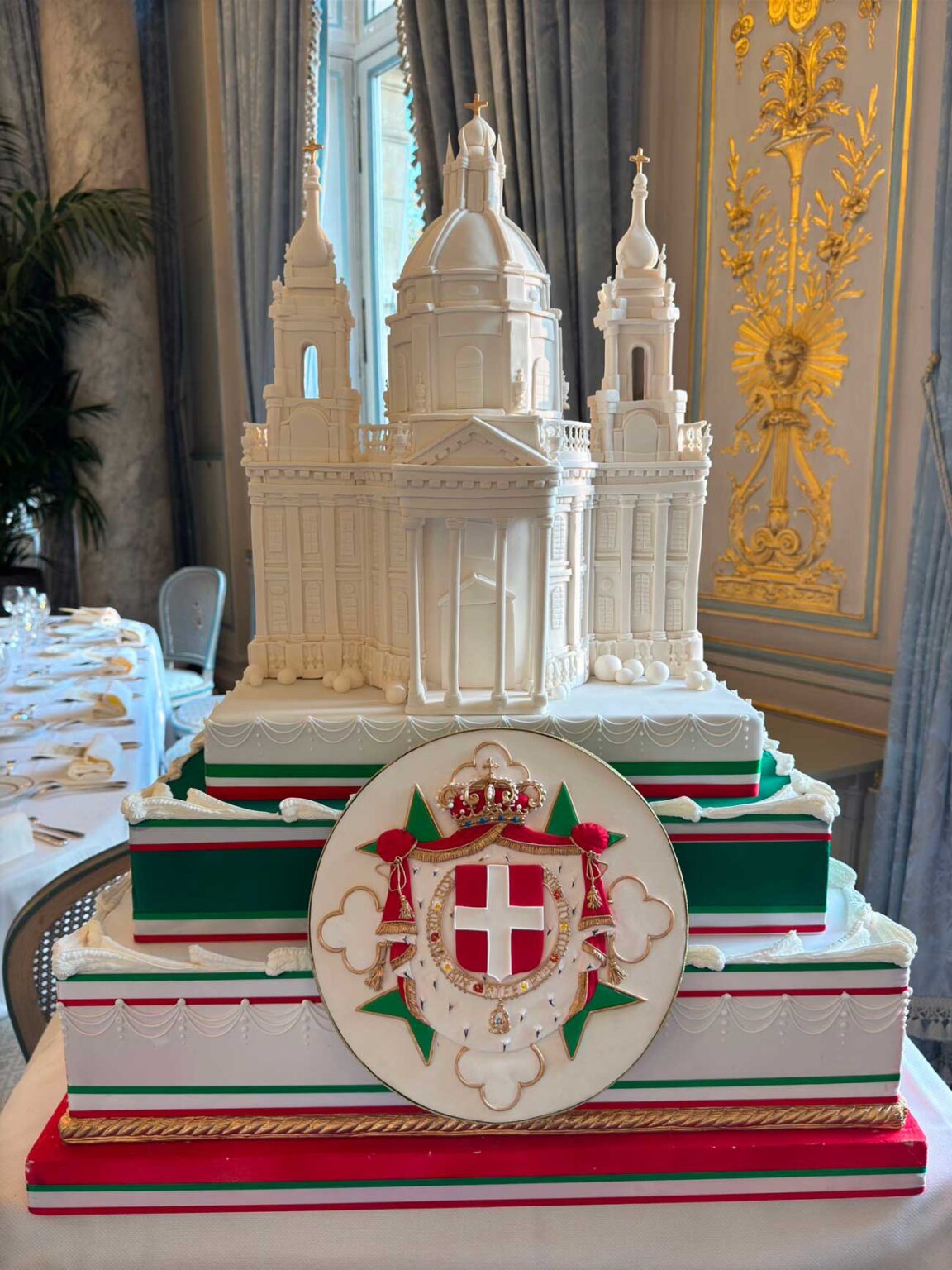 Le prince Emmanuel-Philibert et son épouse Clotilde réunis à Paris pour ...