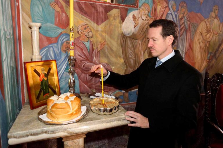 La famille royale de Serbie fête la Saint-André avec le patriarche Porphyre