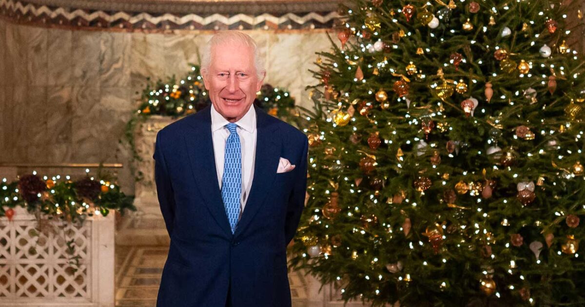 Le roi Charles III enregistre son discours de Noël dans une chapelle d ...