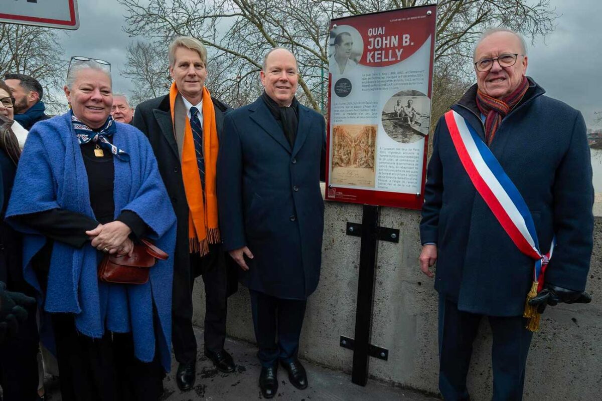 Le prince Albert II rend hommage à son grand-père avec la famille Kelly ...