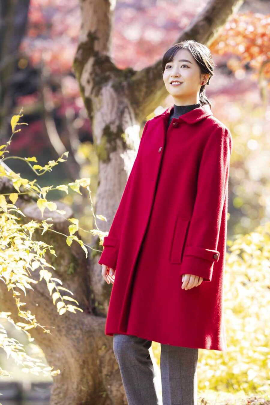 La princesse Kako en rouge pour ses 30 ans (PHOTOS)