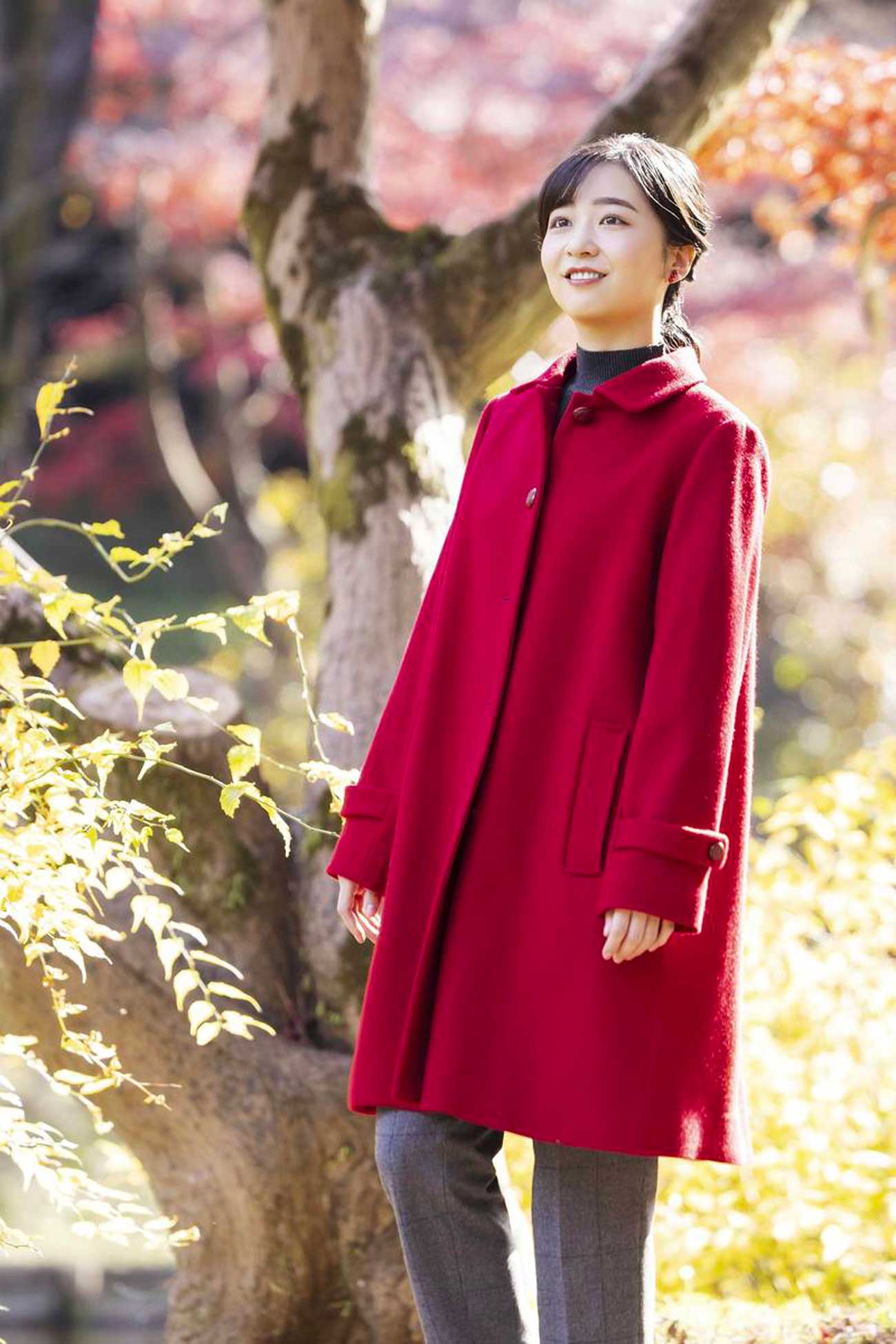 La princesse Kako en rouge pour ses 30 ans (PHOTOS)