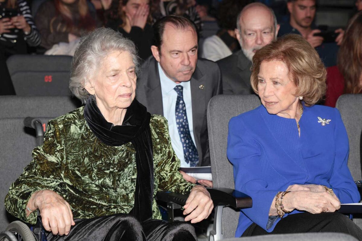 La reine Sofia de sortie après Noël avec la princesse Irène à un ...