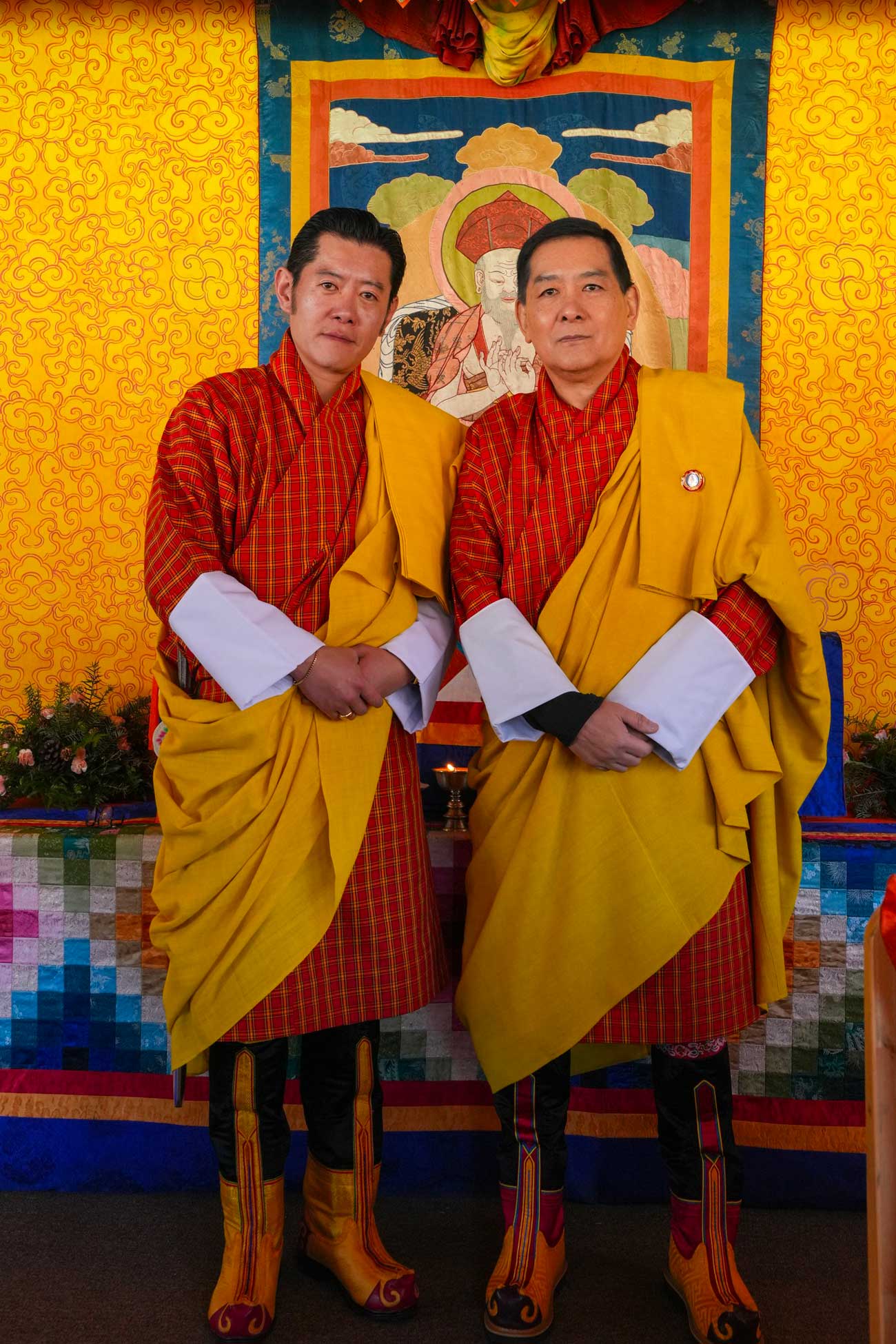 Le roi Jigme Khesar, son héritier, son père, les reines, les princes et ...