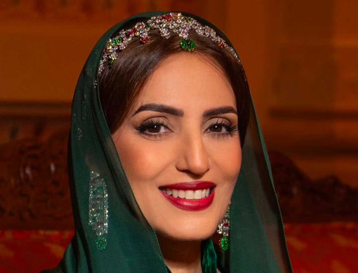 L'épouse du sultan d'Oman porte un diadème de rubis, émeraudes et ...