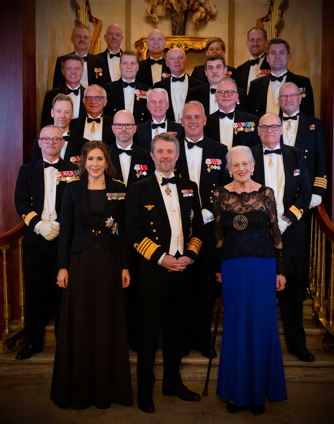 Le roi Frederik X en amiral et la reine Mary dans son uniforme pour ...