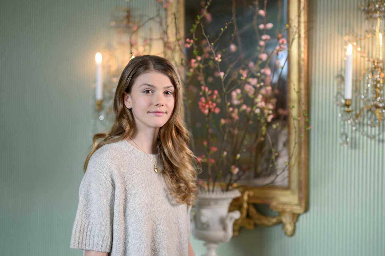 La princesse Estelle a déjà tout d'une Reine sur les photos de son 13e ...
