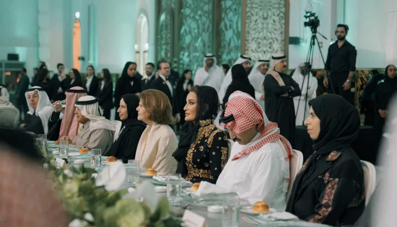 La reine Silvia de Suède et la cheikha Moza du Qatar : un duo royal ...