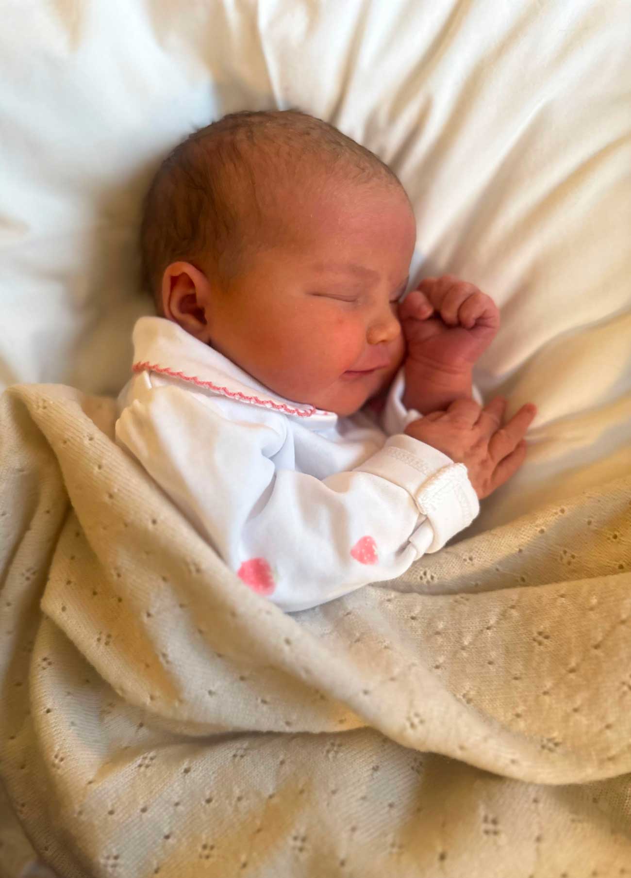 Première photo de la princesse Ines de Suède prise par sa maman