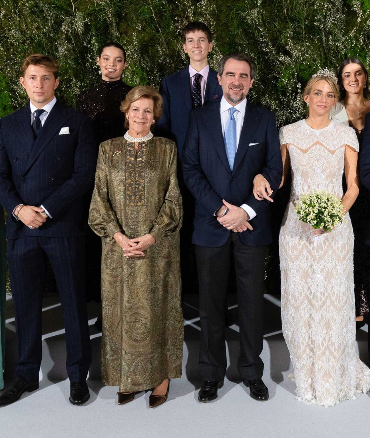 La tenue Max Mara luxueuse et dorée de la reine Anne-Marie au mariage ...