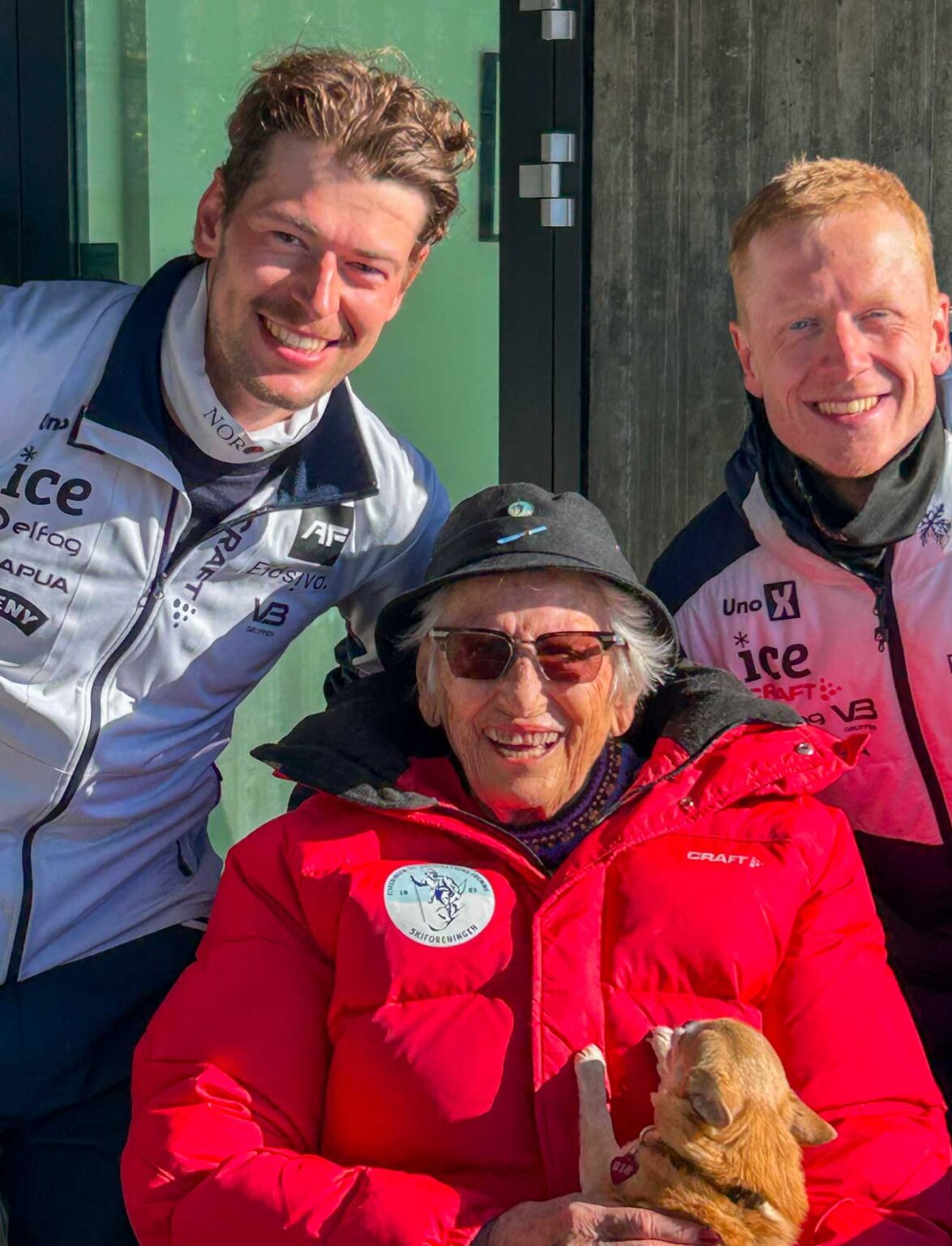 La princesse Astrid et sa chienne Wilma rencontrent le roi du biathlon ...