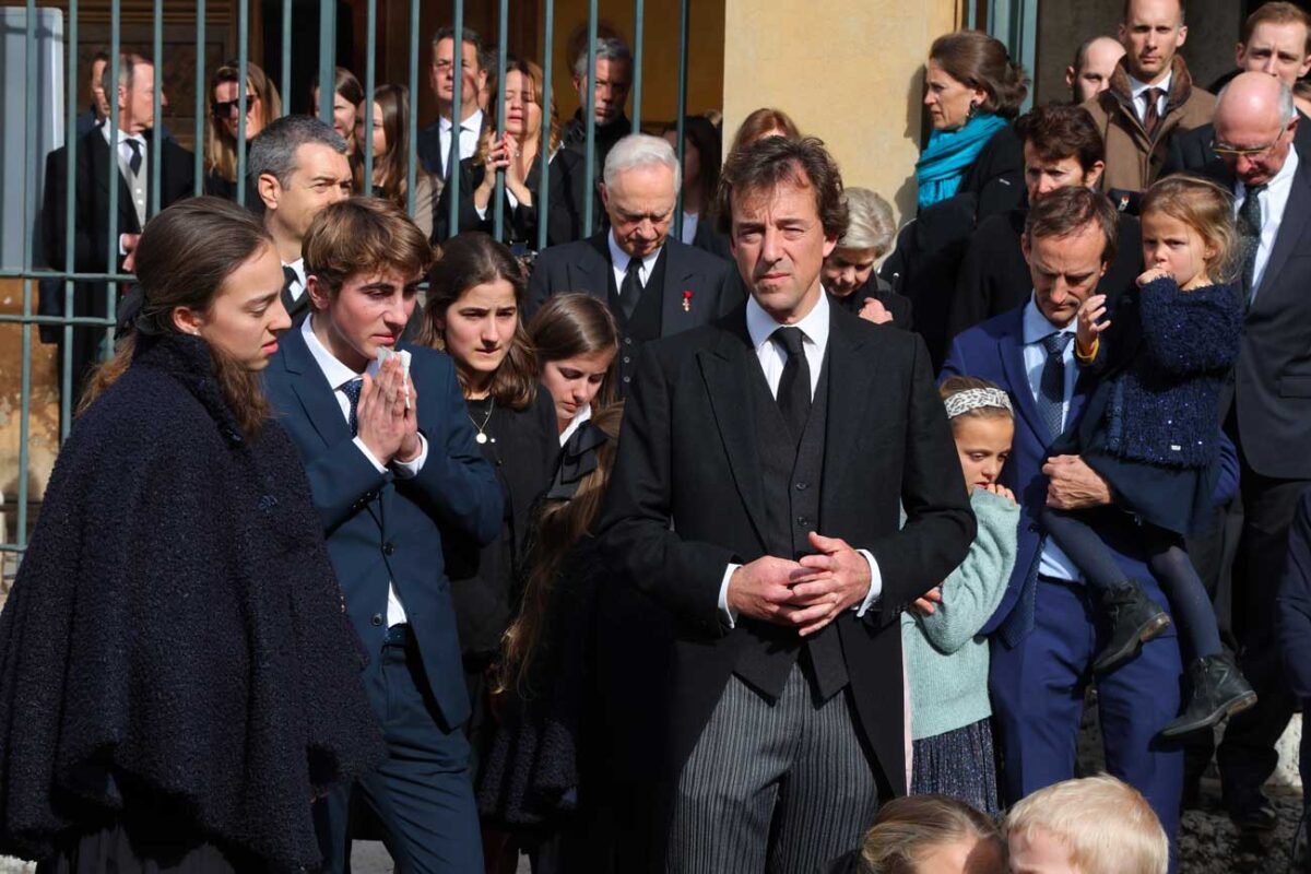 La famille impériale d'Autriche réunie aux obsèques de l'archiduchesse Estelle à Nice autour des ...