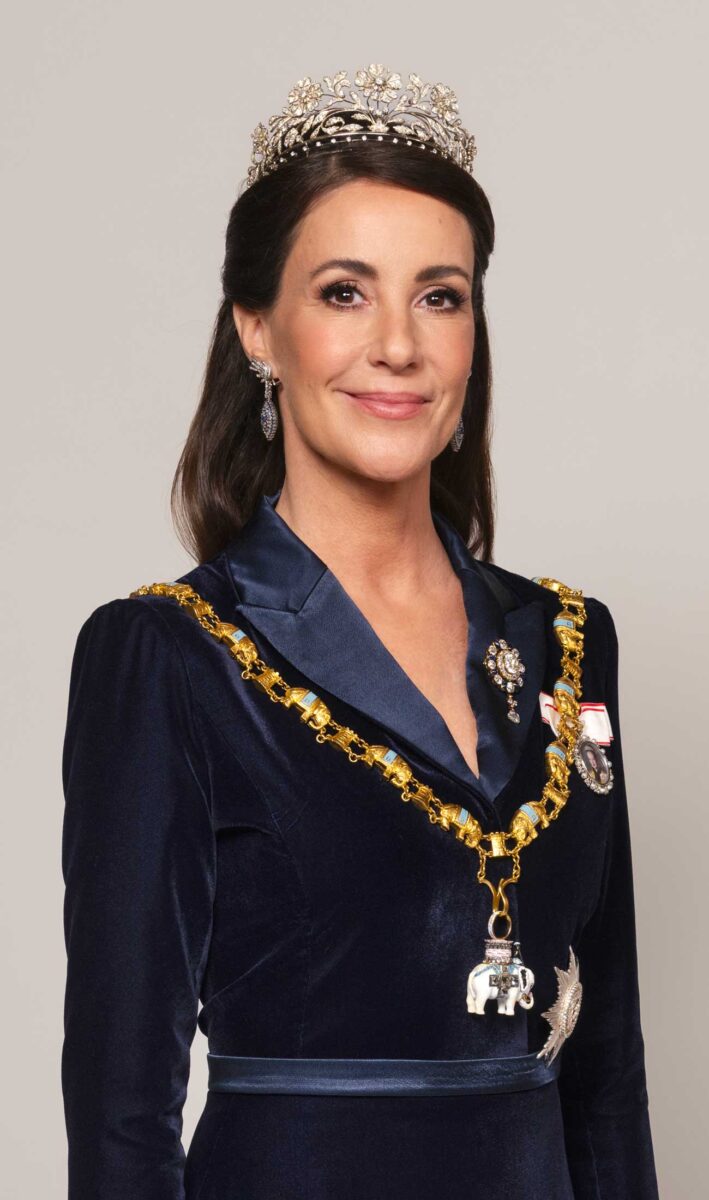 De nouveaux portraits officiels du prince Joachim en uniforme et de la ...