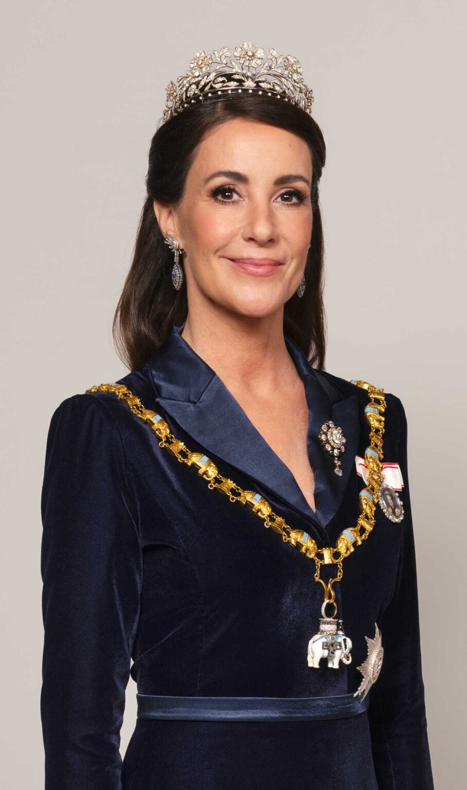 De nouveaux portraits officiels du prince Joachim en uniforme et de la ...