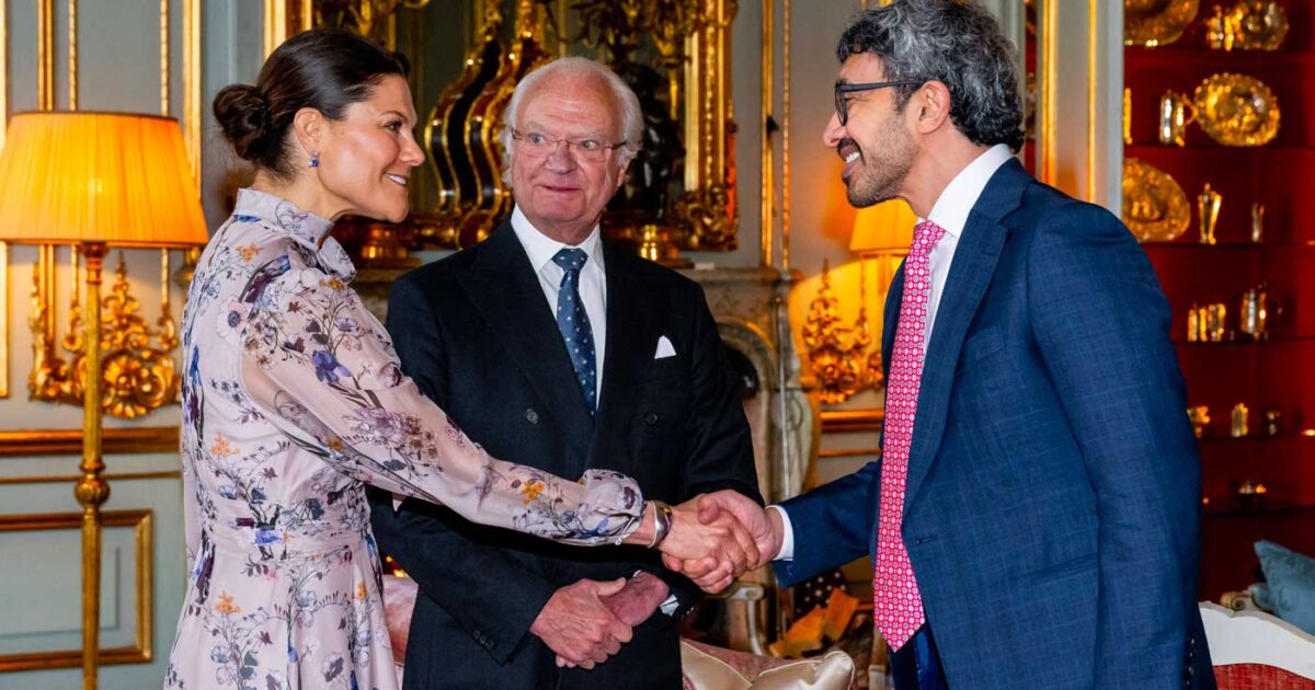 Carl XVI Gustaf et Victoria de Suède accueillent le frère de l'émir d ...