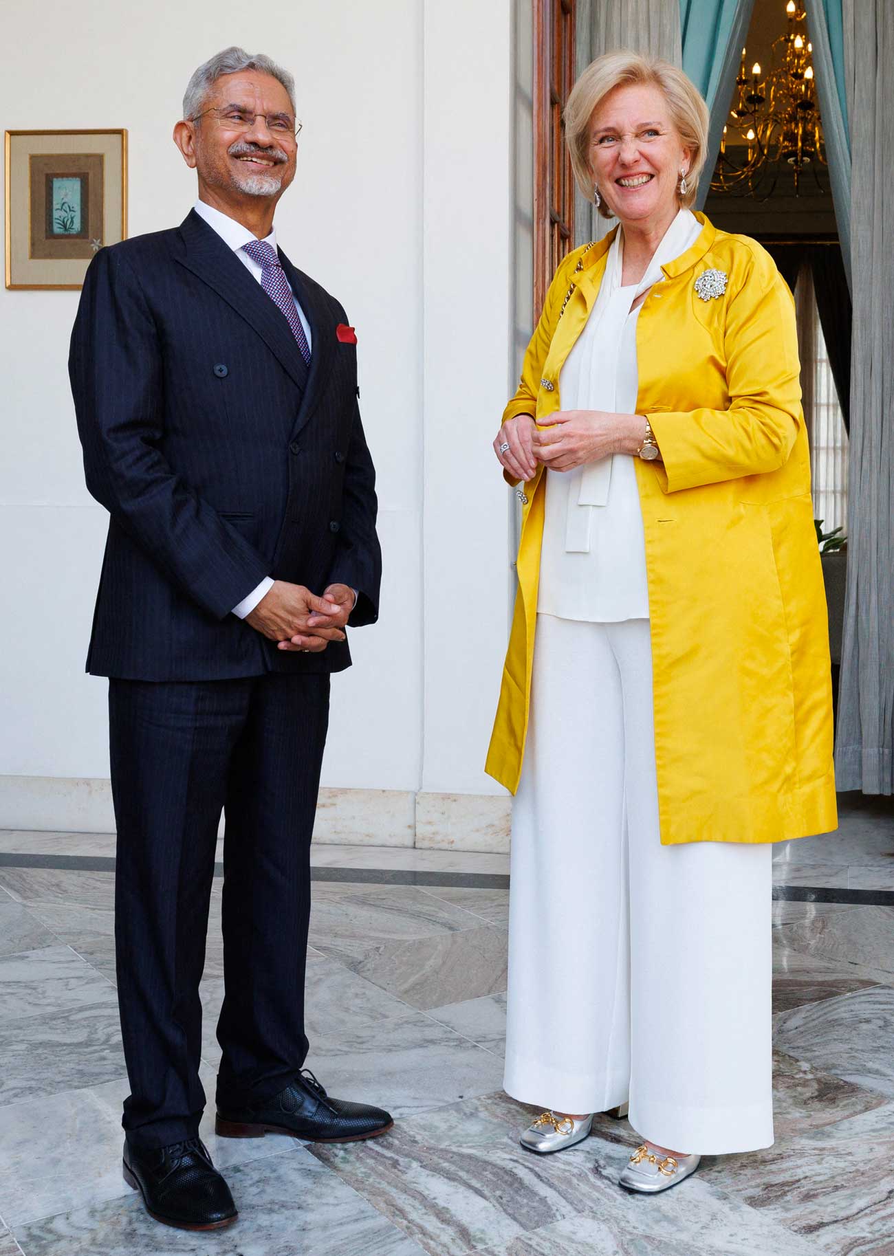 La princesse Astrid en jaune canari lors de son deuxième jour de visite ...